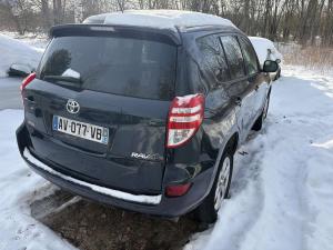 Melns Toyota RAV4 2010 Viļņa, ar dzinēja tilpumu 2.23 L un nobraukumu 290 tūkst. km par 3650 €, foto 2 vietnē AUTOMOTO.COM.LV