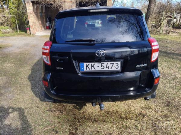 Black Toyota RAV4 2010 in Riga, with an engine capacity of 2.20 L and mileage of 245 thousand km for 5000 €, photo 2 on AUTOMOTO.COM.LV