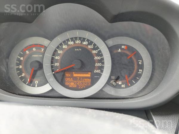 Melns Toyota RAV4 2010 Rīga, ar dzinēja tilpumu 2.20 L un nobraukumu 245 tūkst. km par 4500 €, foto 4 vietnē AUTOMOTO.COM.LV