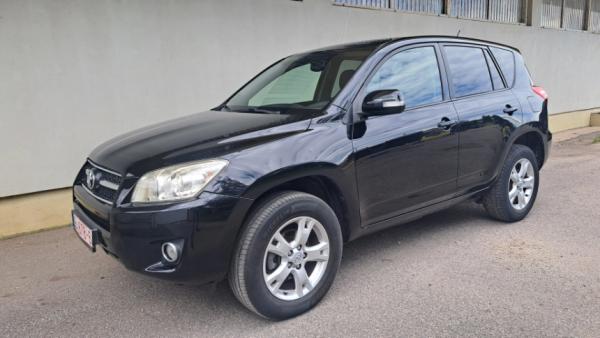 Melns Toyota RAV4 2010 Rīga, ar dzinēja tilpumu 2.20 L un nobraukumu 220 tūkst. km par 6150 €, foto 1 vietnē AUTOMOTO.COM.LV