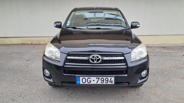 Melns Toyota RAV4 2010 Rīga, ar dzinēja tilpumu 2.20 L un nobraukumu 220 tūkst. km par 6150 €, foto 4 vietnē AUTOMOTO.COM.LV