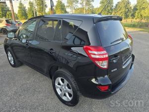 Melns Toyota RAV4 2010 Ogre, ar dzinēja tilpumu 2.20 L un nobraukumu 293 tūkst. km par 7200 €, foto 3 vietnē AUTOMOTO.COM.LV
