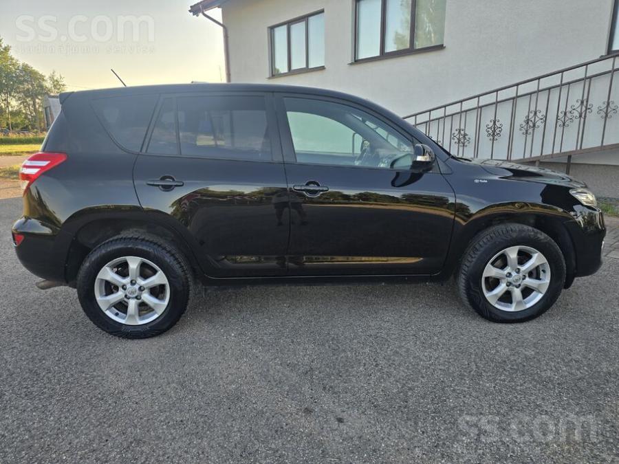 Melns Toyota RAV4 2010 Ogre, ar dzinēja tilpumu 2.20 L un nobraukumu 293 tūkst. km par 7200 €, foto 7 vietnē AUTOMOTO.COM.LV