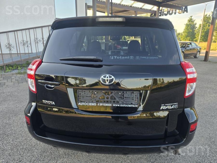 Melns Toyota RAV4 2010 Ogre, ar dzinēja tilpumu 2.20 L un nobraukumu 293 tūkst. km par 7200 €, foto 8 vietnē AUTOMOTO.COM.LV