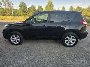 Melns Toyota RAV4 2010 Ogre, ar dzinēja tilpumu 2.20 L un nobraukumu 293 tūkst. km par 7200 €, foto 9 vietnē AUTOMOTO.COM.LV