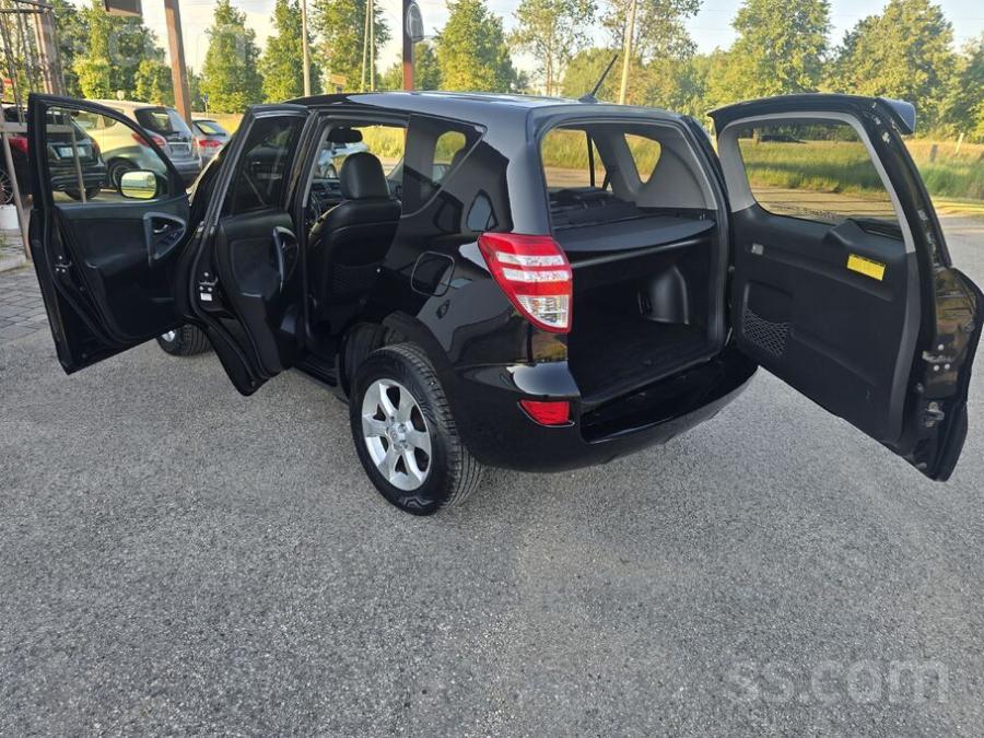 Melns Toyota RAV4 2010 Ogre, ar dzinēja tilpumu 2.20 L un nobraukumu 293 tūkst. km par 7200 €, foto 10 vietnē AUTOMOTO.COM.LV