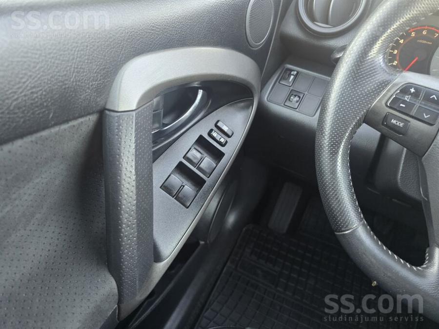Melns Toyota RAV4 2010 Ogre, ar dzinēja tilpumu 2.20 L un nobraukumu 293 tūkst. km par 7200 €, foto 12 vietnē AUTOMOTO.COM.LV