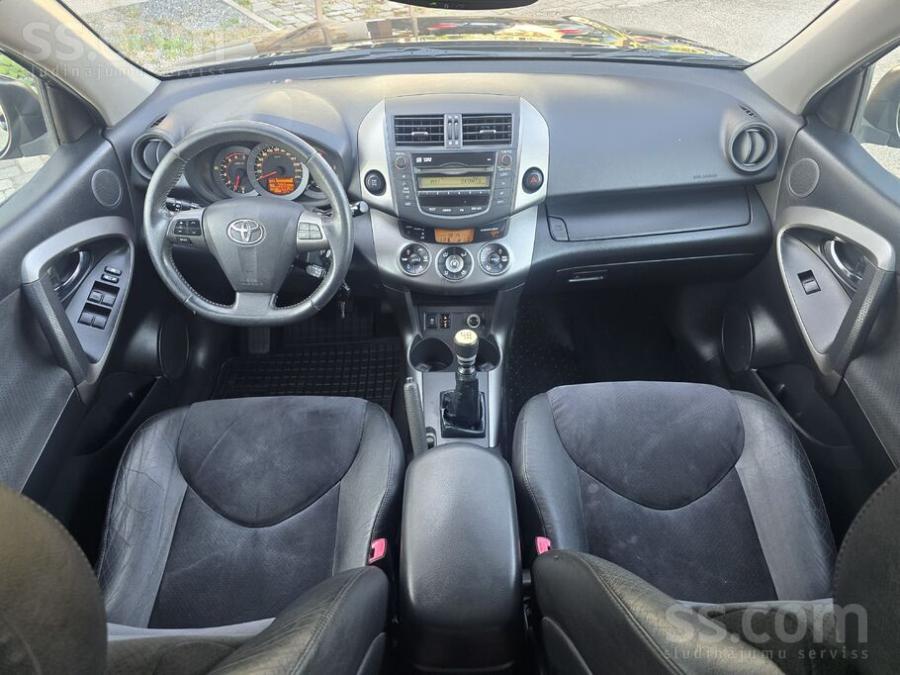 Melns Toyota RAV4 2010 Ogre, ar dzinēja tilpumu 2.20 L un nobraukumu 293 tūkst. km par 7200 €, foto 14 vietnē AUTOMOTO.COM.LV