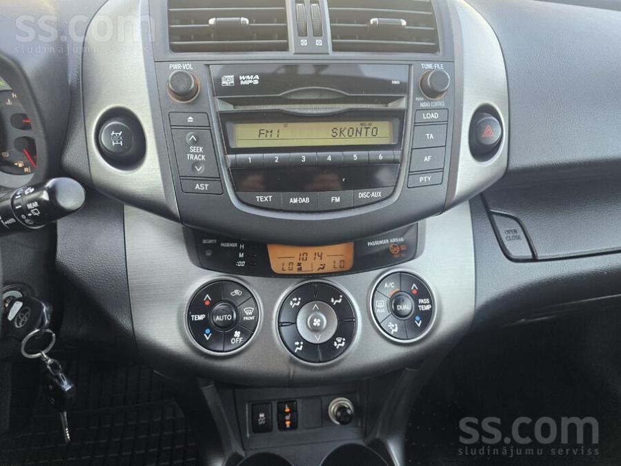 Melns Toyota RAV4 2010 Ogre, ar dzinēja tilpumu 2.20 L un nobraukumu 293 tūkst. km par 7200 €, foto 17 vietnē AUTOMOTO.COM.LV