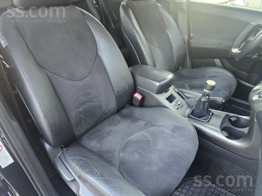 Melns Toyota RAV4 2010 Ogre, ar dzinēja tilpumu 2.20 L un nobraukumu 293 tūkst. km par 7200 €, foto 18 vietnē AUTOMOTO.COM.LV
