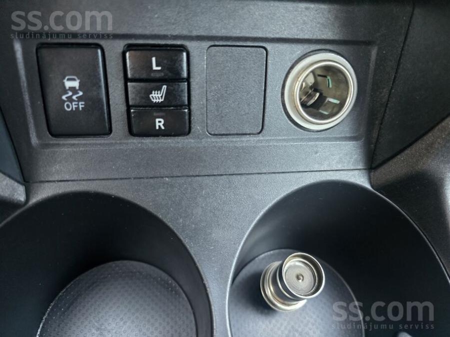 Melns Toyota RAV4 2010 Ogre, ar dzinēja tilpumu 2.20 L un nobraukumu 293 tūkst. km par 7200 €, foto 20 vietnē AUTOMOTO.COM.LV