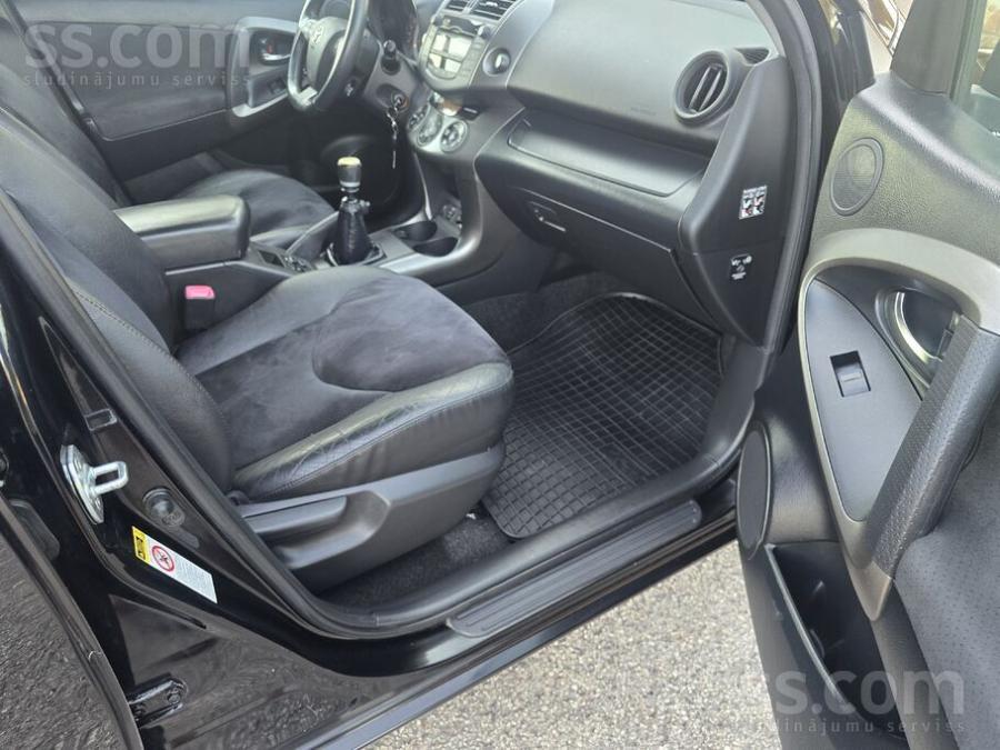 Melns Toyota RAV4 2010 Ogre, ar dzinēja tilpumu 2.20 L un nobraukumu 293 tūkst. km par 7200 €, foto 21 vietnē AUTOMOTO.COM.LV