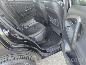 Melns Toyota RAV4 2010 Ogre, ar dzinēja tilpumu 2.20 L un nobraukumu 293 tūkst. km par 7200 €, foto 24 vietnē AUTOMOTO.COM.LV