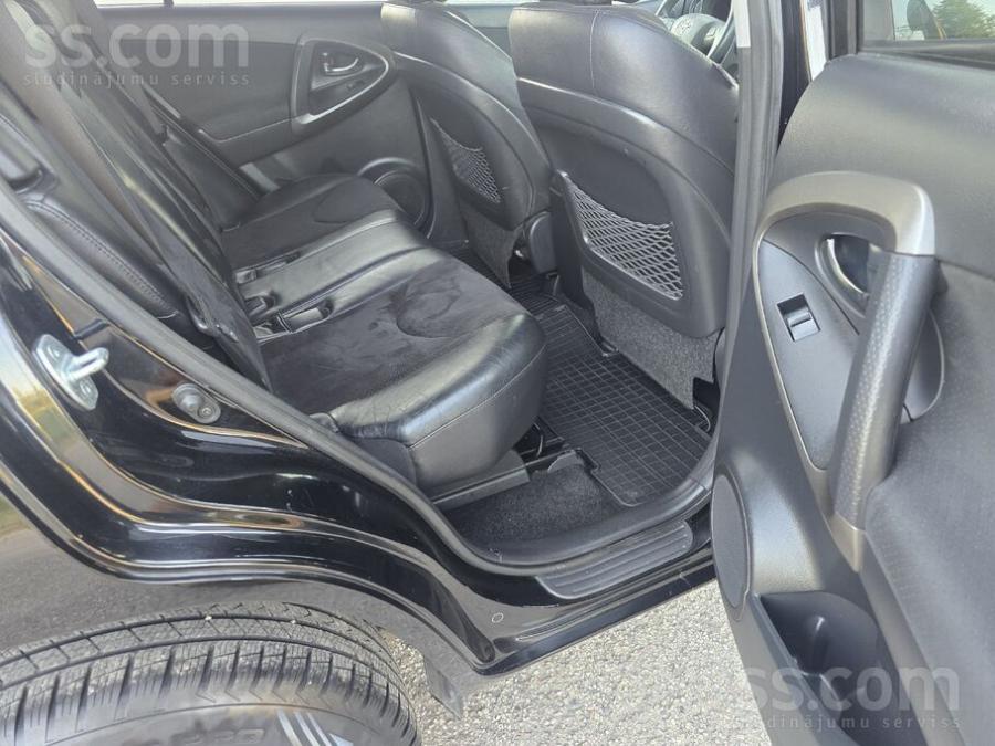 Melns Toyota RAV4 2010 Ogre, ar dzinēja tilpumu 2.20 L un nobraukumu 293 tūkst. km par 7200 €, foto 24 vietnē AUTOMOTO.COM.LV