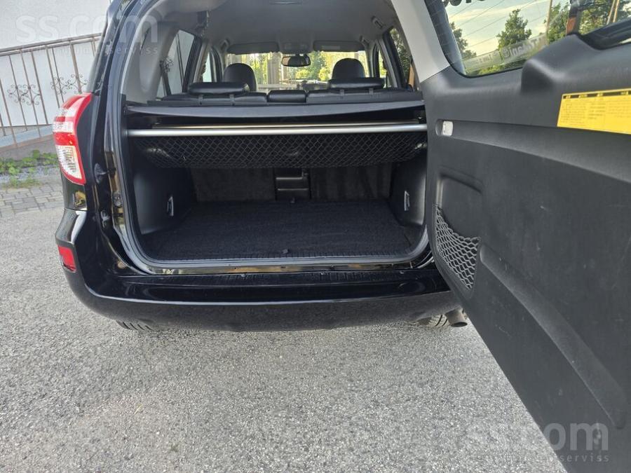 Melns Toyota RAV4 2010 Ogre, ar dzinēja tilpumu 2.20 L un nobraukumu 293 tūkst. km par 7200 €, foto 25 vietnē AUTOMOTO.COM.LV