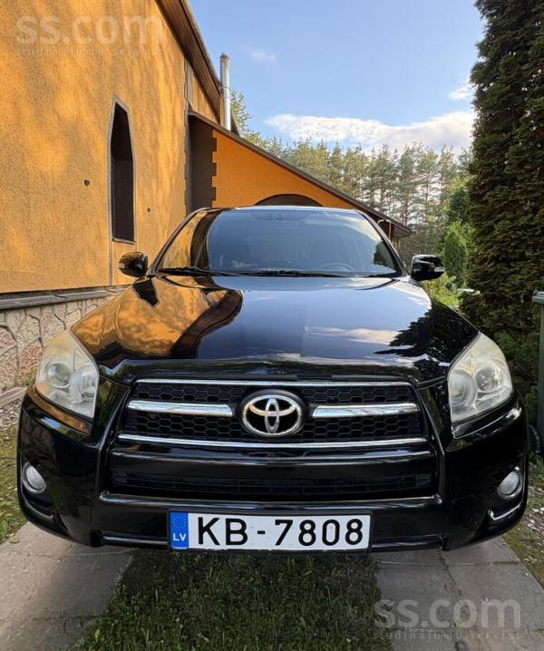 Black Toyota RAV4 2010 in Jekabpils, with an engine capacity of 2.20 L and mileage of 312 thousand km for 7000 €, photo 1 on AUTOMOTO.COM.LV