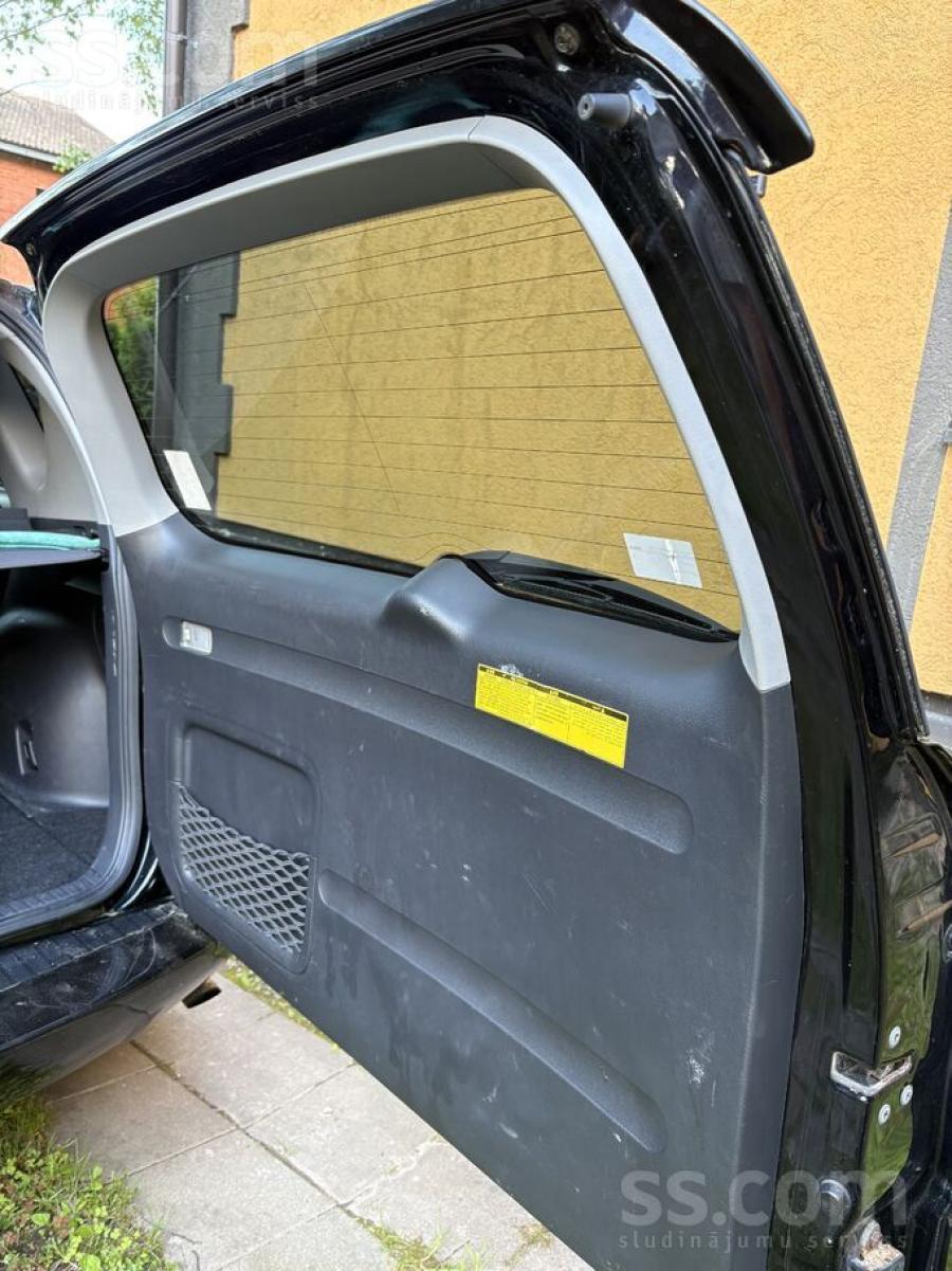 Melns Toyota RAV4 2010 Jēkabpils, ar dzinēja tilpumu 2.20 L un nobraukumu 312 tūkst. km par 7000 €, foto 5 vietnē AUTOMOTO.COM.LV