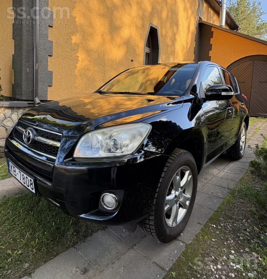 Melns Toyota RAV4 2010 Jēkabpils, ar dzinēja tilpumu 2.20 L un nobraukumu 312 tūkst. km par 7000 €, foto 6 vietnē AUTOMOTO.COM.LV