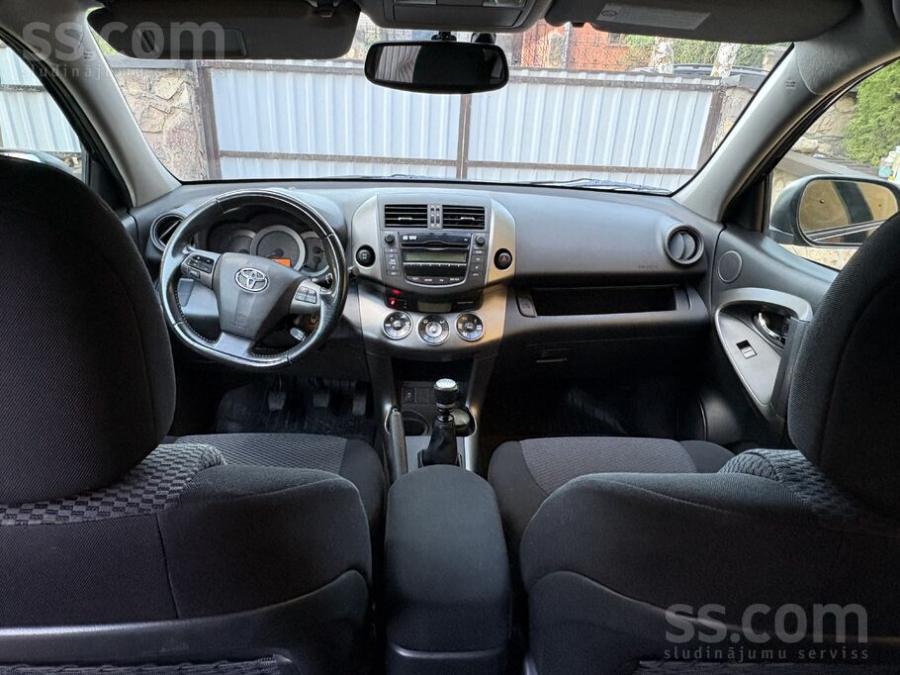 Melns Toyota RAV4 2010 Jēkabpils, ar dzinēja tilpumu 2.20 L un nobraukumu 312 tūkst. km par 7000 €, foto 7 vietnē AUTOMOTO.COM.LV