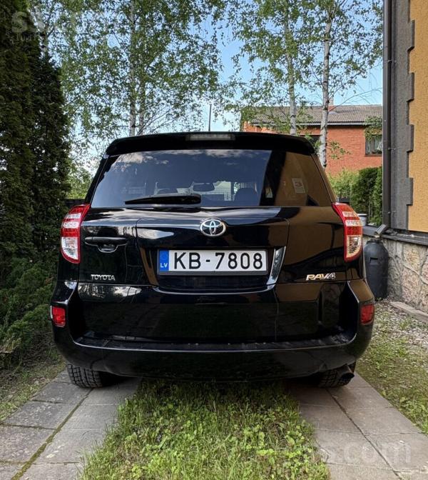 Black Toyota RAV4 2010 in Jekabpils, with an engine capacity of 2.20 L and mileage of 312 thousand km for 7000 €, photo 8 on AUTOMOTO.COM.LV