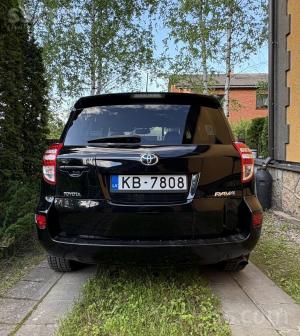 Melns Toyota RAV4 2010 Jēkabpils, ar dzinēja tilpumu 2.20 L un nobraukumu 312 tūkst. km par 7000 €, foto 9 vietnē AUTOMOTO.COM.LV