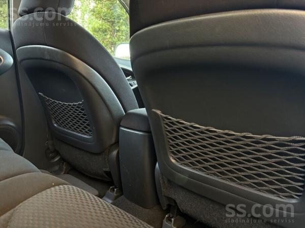 Black Toyota RAV4 2010 in Jekabpils, with an engine capacity of 2.20 L and mileage of 312 thousand km for 7000 €, photo 9 on AUTOMOTO.COM.LV