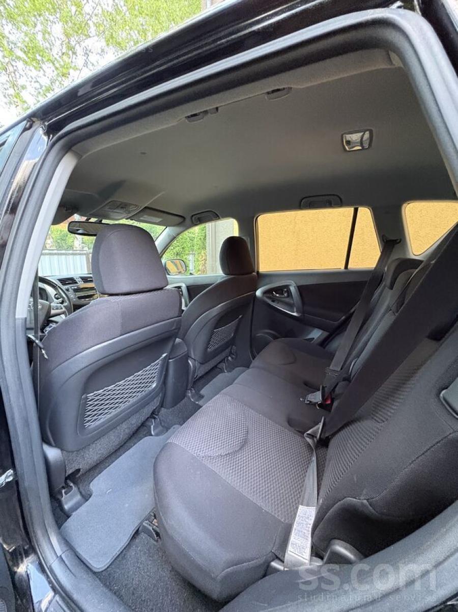 Melns Toyota RAV4 2010 Jēkabpils, ar dzinēja tilpumu 2.20 L un nobraukumu 312 tūkst. km par 7000 €, foto 13 vietnē AUTOMOTO.COM.LV