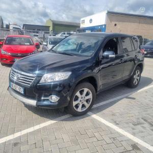 Melns Toyota RAV4 2010 Tauragė, ar dzinēja tilpumu 2.23 L un nobraukumu 263 tūkst. km par 4600 €, foto  vietnē AUTOMOTO.COM.LV