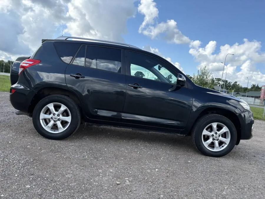 Melns Toyota RAV4 2010 Daugavpils, ar dzinēja tilpumu 2.20 L un nobraukumu 236 tūkst. km par 7350 €, foto 7 vietnē AUTOMOTO.COM.LV