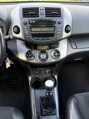Melns Toyota RAV4 2010 Daugavpils, ar dzinēja tilpumu 2.20 L un nobraukumu 236 tūkst. km par 7350 €, foto 12 vietnē AUTOMOTO.COM.LV