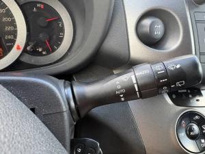 Melns Toyota RAV4 2010 Daugavpils, ar dzinēja tilpumu 2.20 L un nobraukumu 236 tūkst. km par 7350 €, foto 17 vietnē AUTOMOTO.COM.LV