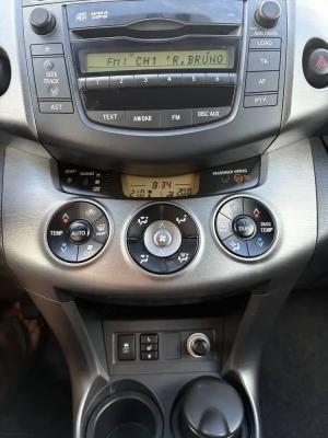 Melns Toyota RAV4 2010 Daugavpils, ar dzinēja tilpumu 2.20 L un nobraukumu 236 tūkst. km par 7350 €, foto 19 vietnē AUTOMOTO.COM.LV