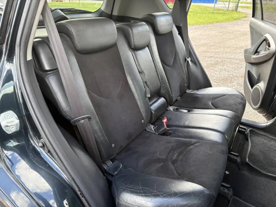 Melns Toyota RAV4 2010 Daugavpils, ar dzinēja tilpumu 2.20 L un nobraukumu 236 tūkst. km par 7350 €, foto 25 vietnē AUTOMOTO.COM.LV