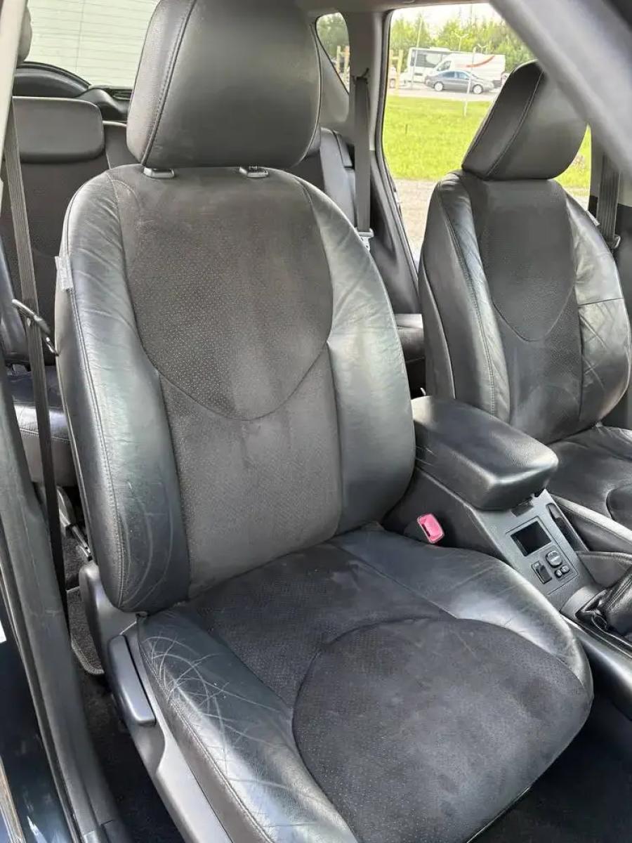 Melns Toyota RAV4 2010 Daugavpils, ar dzinēja tilpumu 2.20 L un nobraukumu 236 tūkst. km par 7350 €, foto 26 vietnē AUTOMOTO.COM.LV