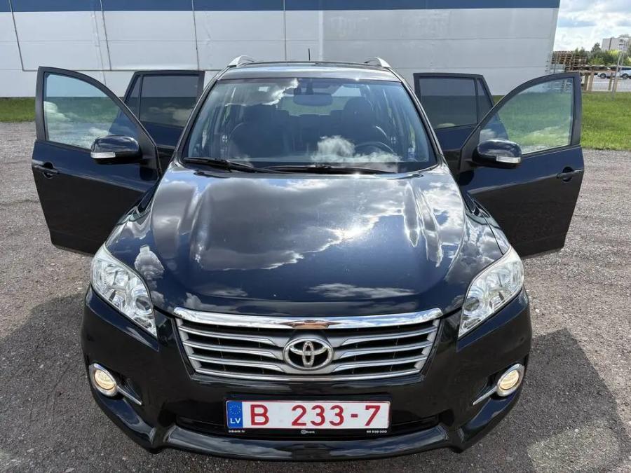 Melns Toyota RAV4 2010 Daugavpils, ar dzinēja tilpumu 2.20 L un nobraukumu 236 tūkst. km par 7350 €, foto 36 vietnē AUTOMOTO.COM.LV