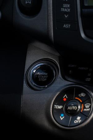 Melns Toyota RAV4 2010 Narva, ar dzinēja tilpumu 2.00 L un nobraukumu 260 tūkst. km par 7900 €, foto 10 vietnē AUTOMOTO.COM.LV