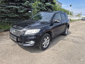 Black Toyota RAV4 2010 in Marijampole, with an engine capacity of 2.23 L and mileage of 261 thousand km for 3950 €, photo  on AUTOMOTO.COM.LV