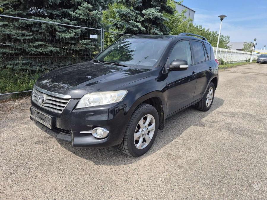 Black Toyota RAV4 2010 in Marijampole, with an engine capacity of 2.23 L and mileage of 261 thousand km for 3950 €, photo 1 on AUTOMOTO.COM.LV
