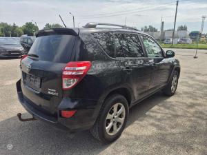Black Toyota RAV4 2010 in Marijampole, with an engine capacity of 2.23 L and mileage of 261 thousand km for 3950 €, photo 6 on AUTOMOTO.COM.LV