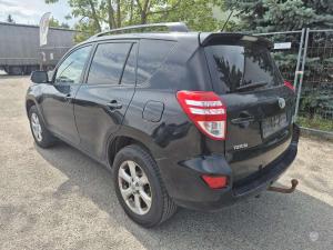 Black Toyota RAV4 2010 in Marijampole, with an engine capacity of 2.23 L and mileage of 261 thousand km for 3950 €, photo 8 on AUTOMOTO.COM.LV