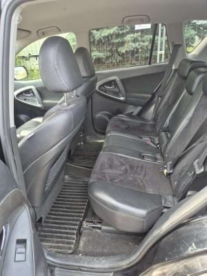 Black Toyota RAV4 2010 in Marijampole, with an engine capacity of 2.23 L and mileage of 261 thousand km for 3950 €, photo 11 on AUTOMOTO.COM.LV