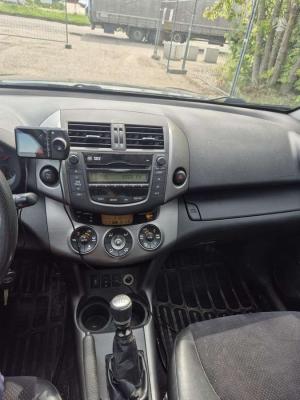 Black Toyota RAV4 2010 in Marijampole, with an engine capacity of 2.23 L and mileage of 261 thousand km for 3950 €, photo 13 on AUTOMOTO.COM.LV
