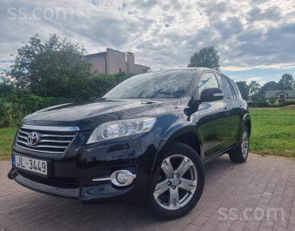Black Toyota RAV4 2010 in Riga, with an engine capacity of 2.20 L and mileage of 181 thousand km for 6300 €, photo 2 on AUTOMOTO.COM.LV