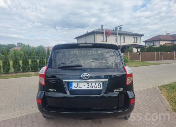 Black Toyota RAV4 2010 in Riga, with an engine capacity of 2.20 L and mileage of 181 thousand km for 6300 €, photo 5 on AUTOMOTO.COM.LV