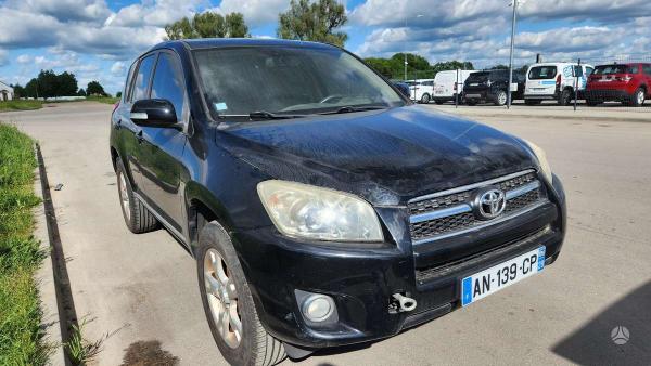 Melns Toyota RAV4 2010 Tauragė, ar dzinēja tilpumu 2.23 L un nobraukumu 210 tūkst. km par 3800 €, foto 1 vietnē AUTOMOTO.COM.LV