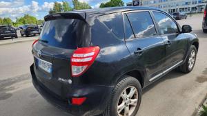 Melns Toyota RAV4 2010 Tauragė, ar dzinēja tilpumu 2.23 L un nobraukumu 210 tūkst. km par 3800 €, foto 7 vietnē AUTOMOTO.COM.LV