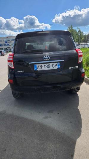 Melns Toyota RAV4 2010 Tauragė, ar dzinēja tilpumu 2.23 L un nobraukumu 210 tūkst. km par 3800 €, foto 8 vietnē AUTOMOTO.COM.LV
