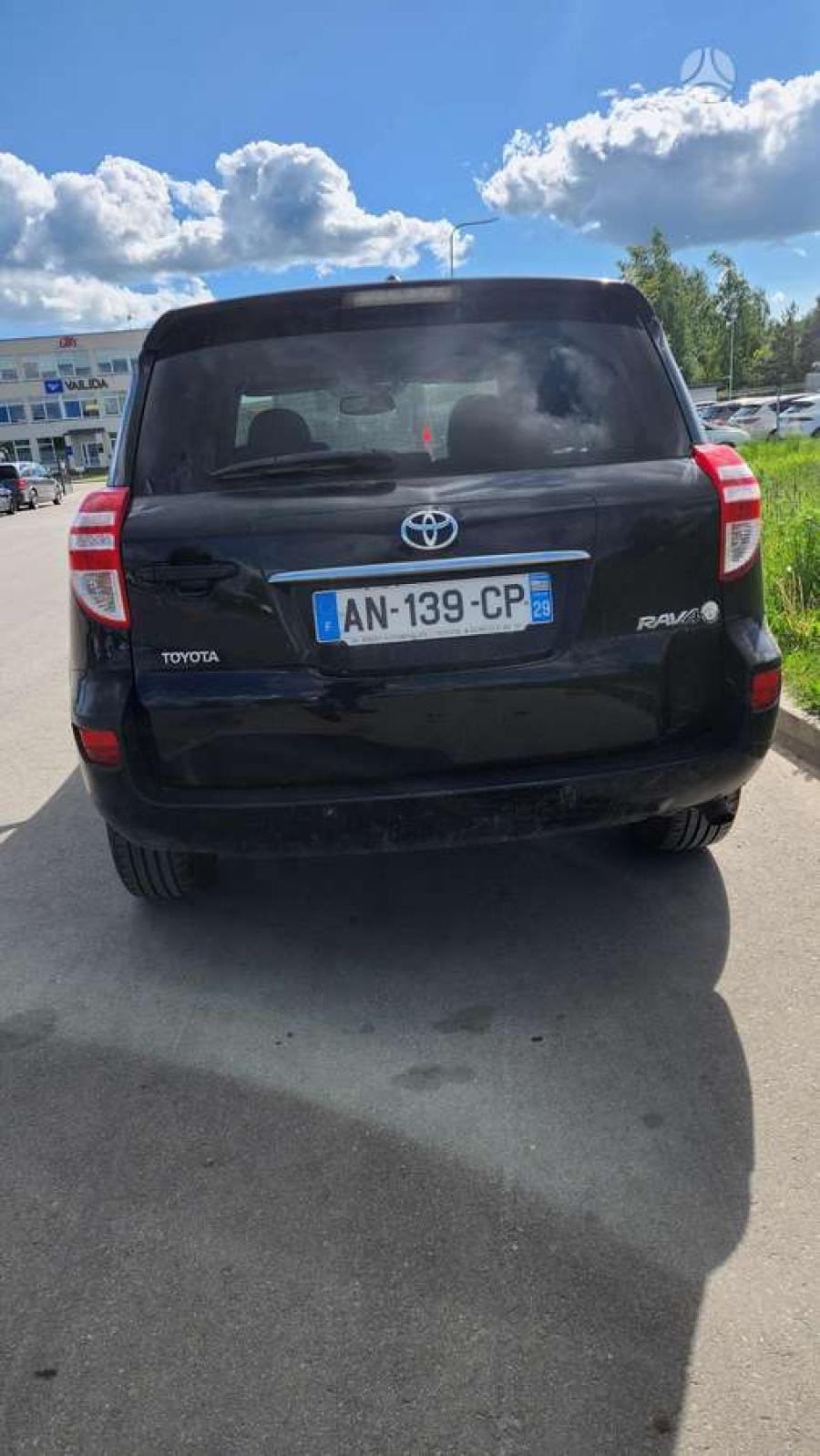Melns Toyota RAV4 2010 Tauragė, ar dzinēja tilpumu 2.23 L un nobraukumu 210 tūkst. km par 3800 €, foto 8 vietnē AUTOMOTO.COM.LV