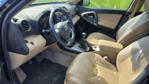 Melns Toyota RAV4 2010 Tauragė, ar dzinēja tilpumu 2.23 L un nobraukumu 210 tūkst. km par 3800 €, foto 13 vietnē AUTOMOTO.COM.LV