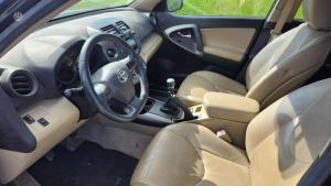 Melns Toyota RAV4 2010 Tauragė, ar dzinēja tilpumu 2.23 L un nobraukumu 210 tūkst. km par 3800 €, foto 15 vietnē AUTOMOTO.COM.LV